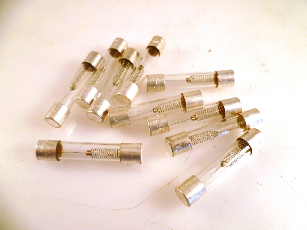 Range 32mm Slow Blow Anti-Surge Fuses 150MA-10A Glass 250v 10 Pieces ...