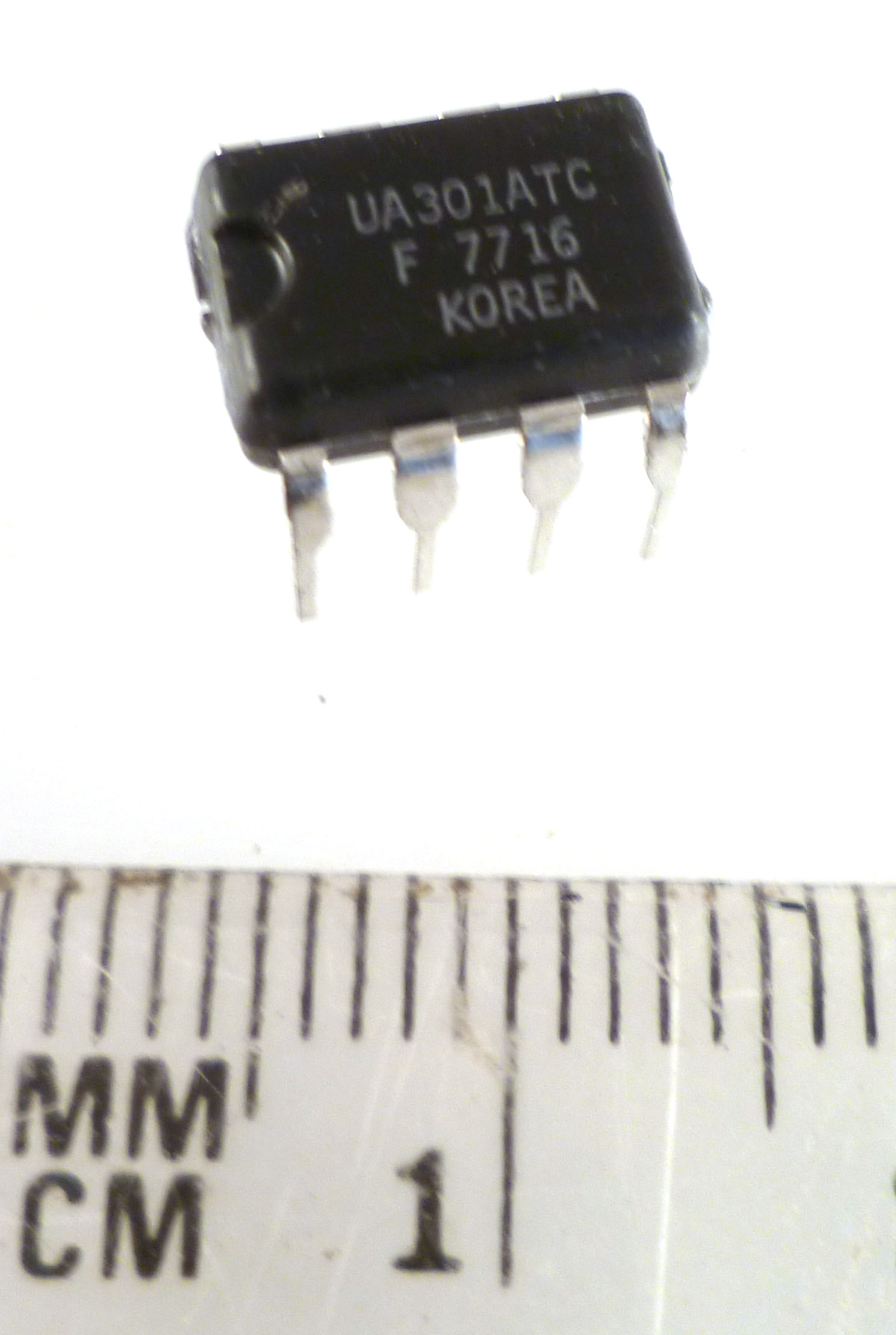 Fairchild UA301ATC (LM301) Op Amp 8PDIP OM0022 | Rich Electronics