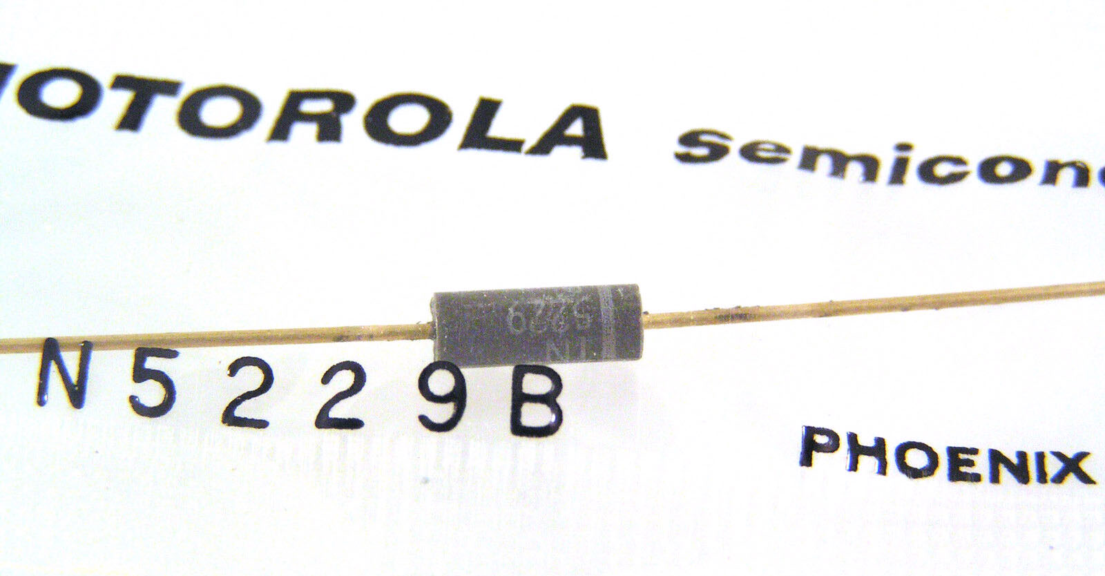 Motorola 1N5229B 4.3V 500mW 5% Zener Voltage Regulator Diode OMA073 ...