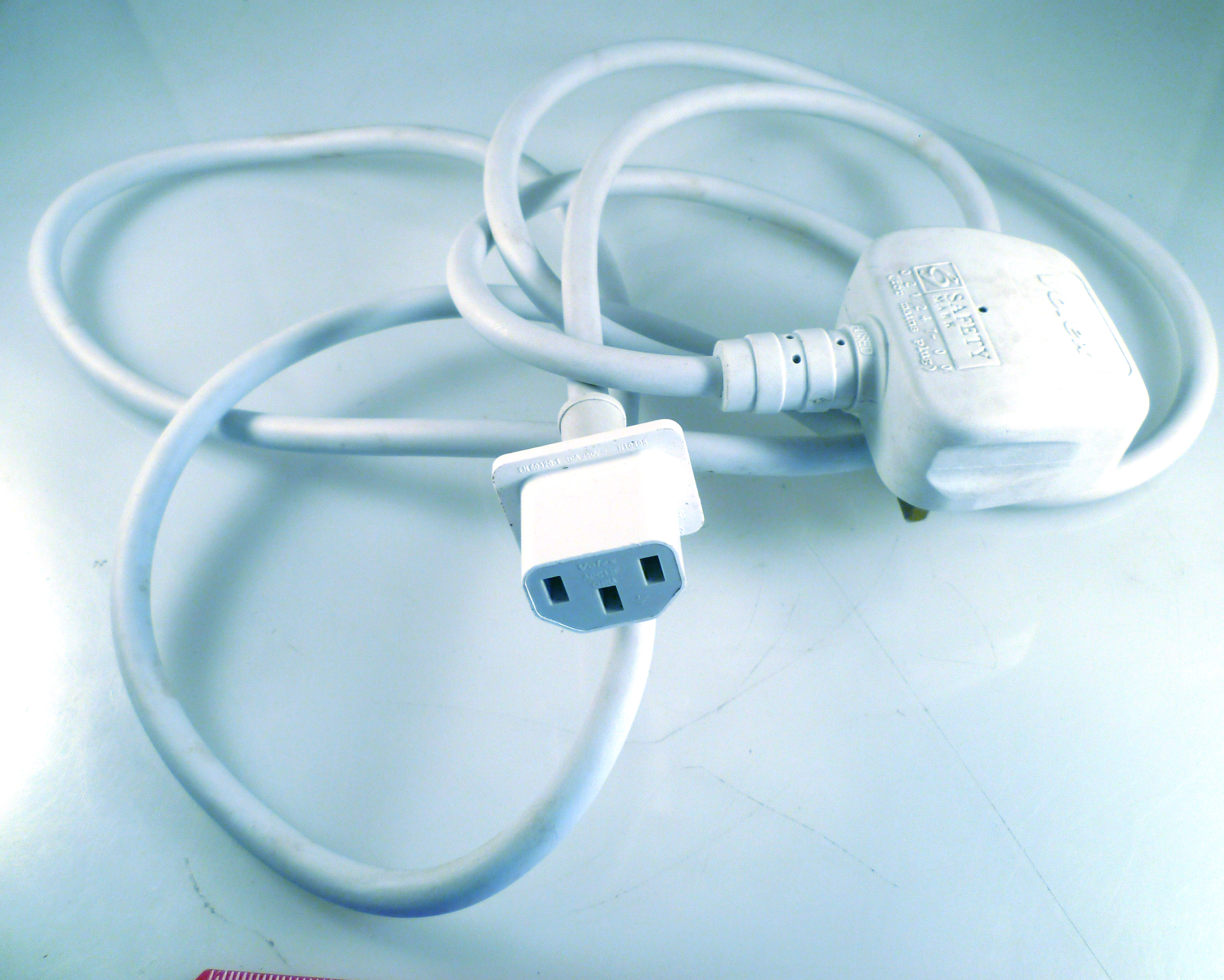 Apple Mac Pro Cinema Display Power Lead UK Plug To Square Flange IEC ...