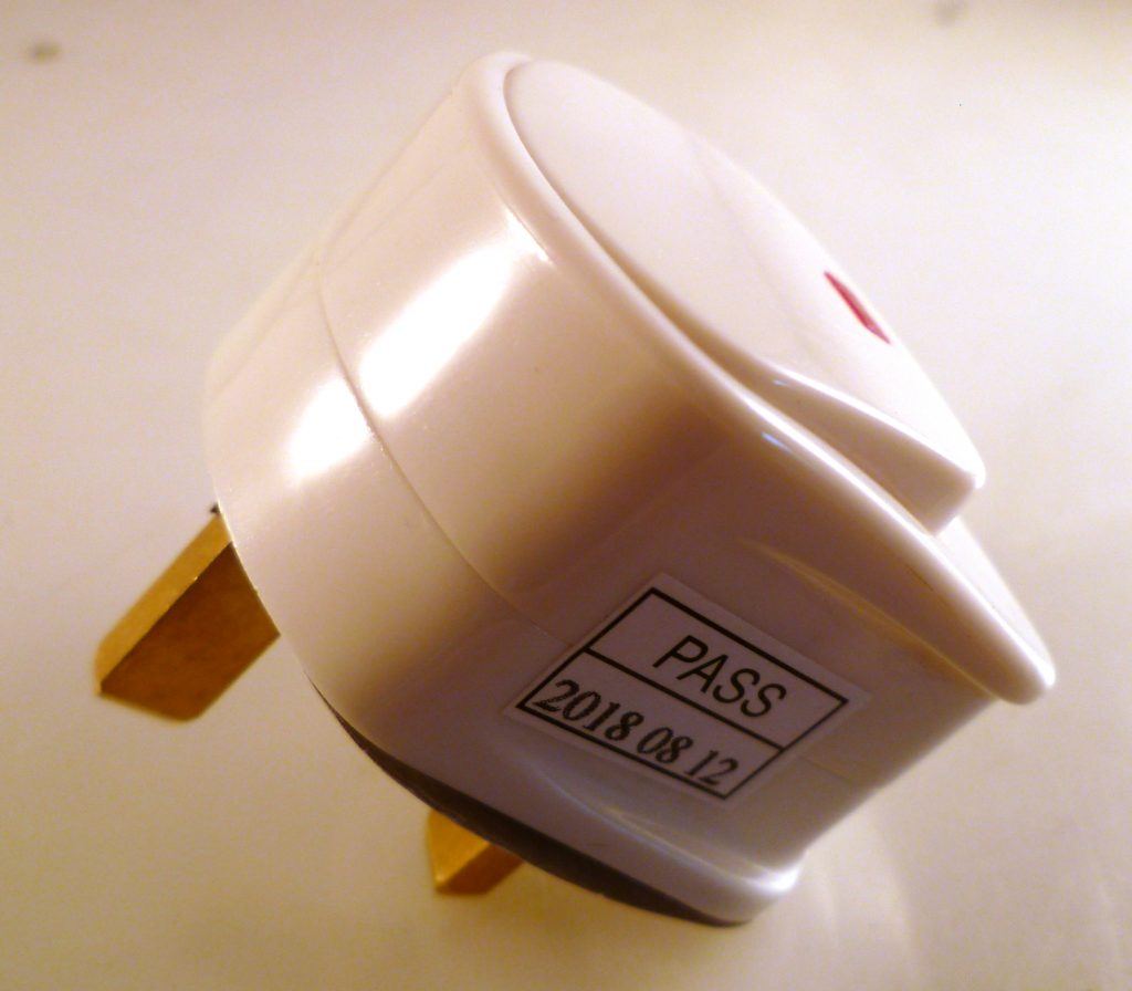 PMS UK 13A 240V On/Off Switched Plug With BS 1363 OM1048A | Rich ...