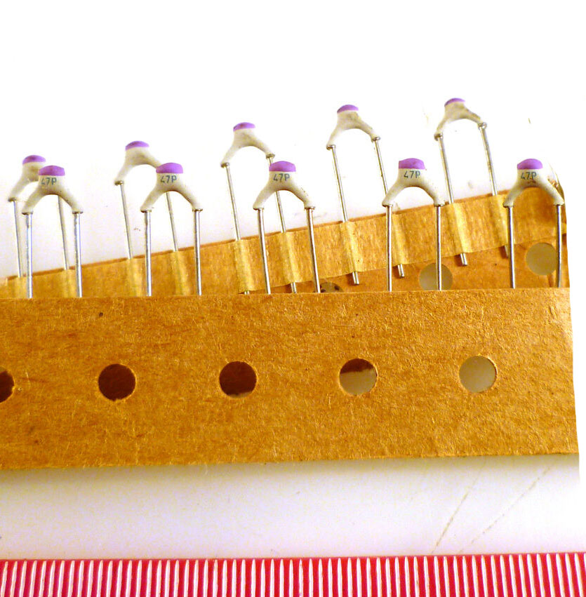 Philips 2222 679 58479 Mini Ceramic Plate Capacitor 47pF 100V 10 Pieces ...