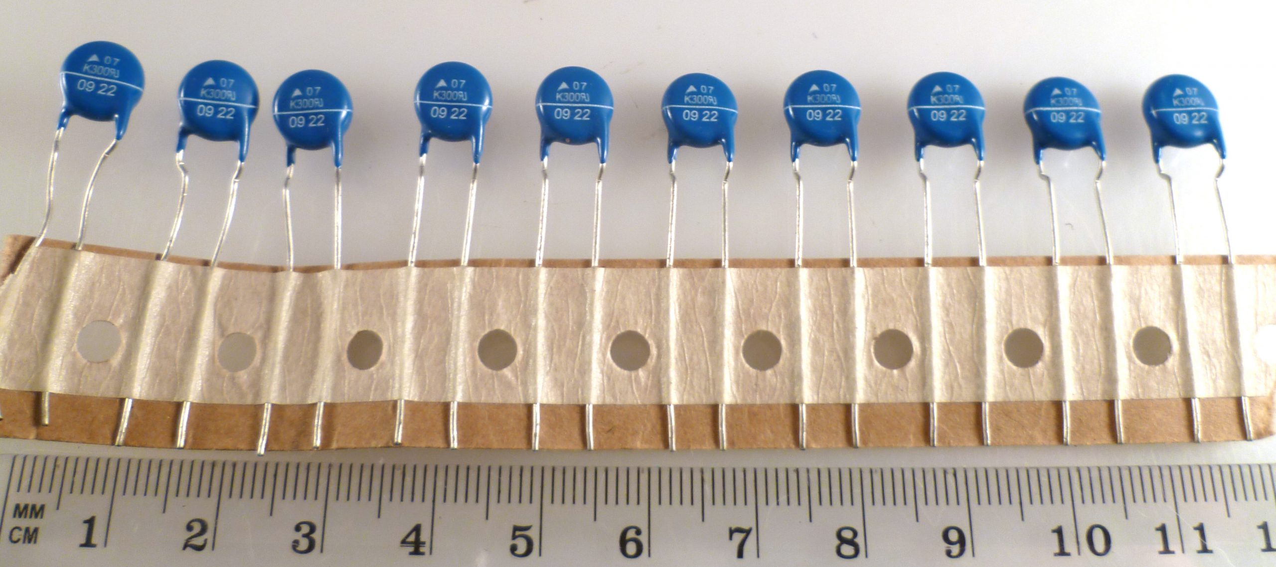 Epcos B72207S2301K101 SIOV Metal Oxide Varistor 300Vac MBA014K | Rich ...