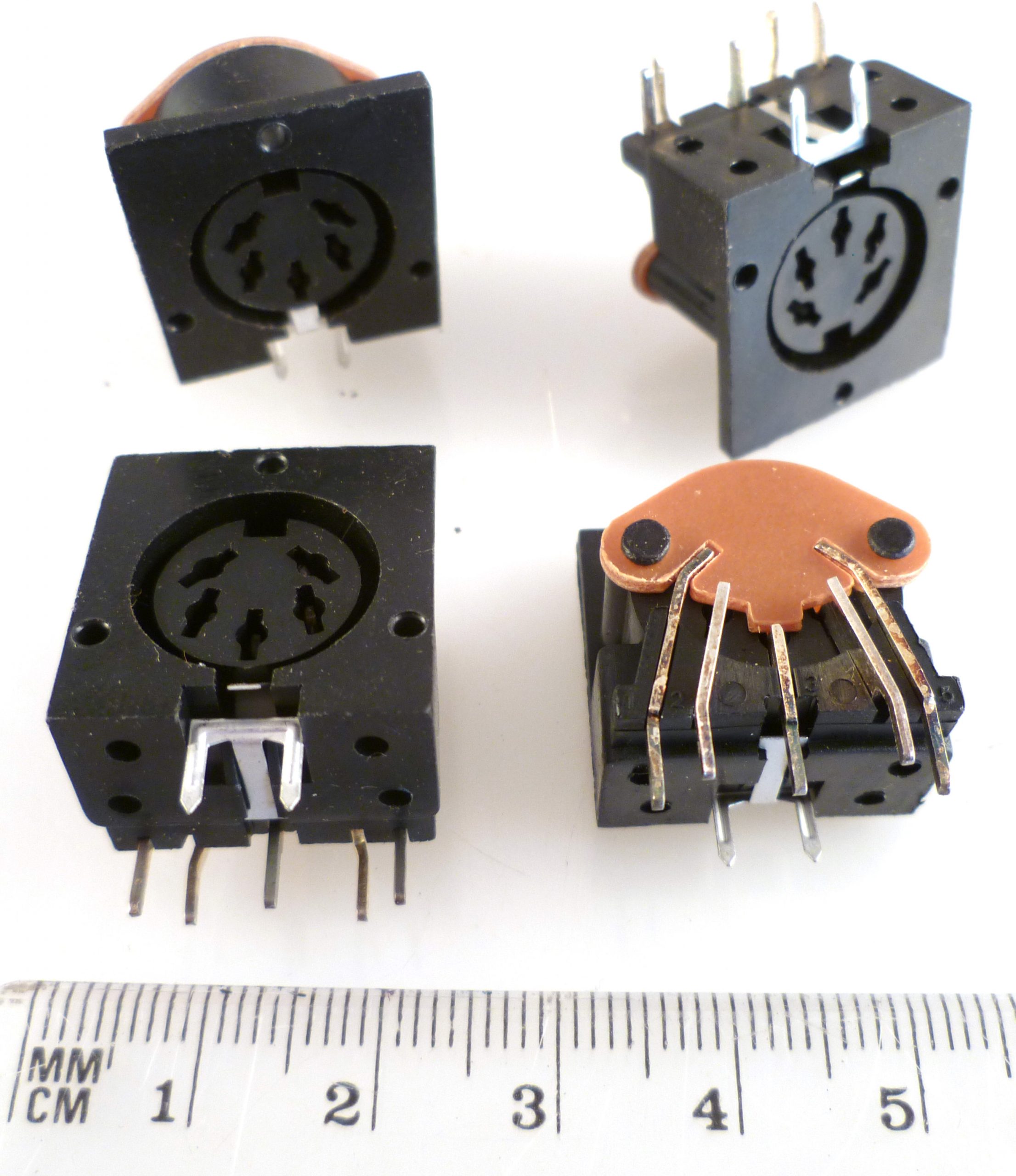 DIN Socket 5 Pin PCB/Panel Mount 4 Pieces EBL71A1-2A | Rich Electronics