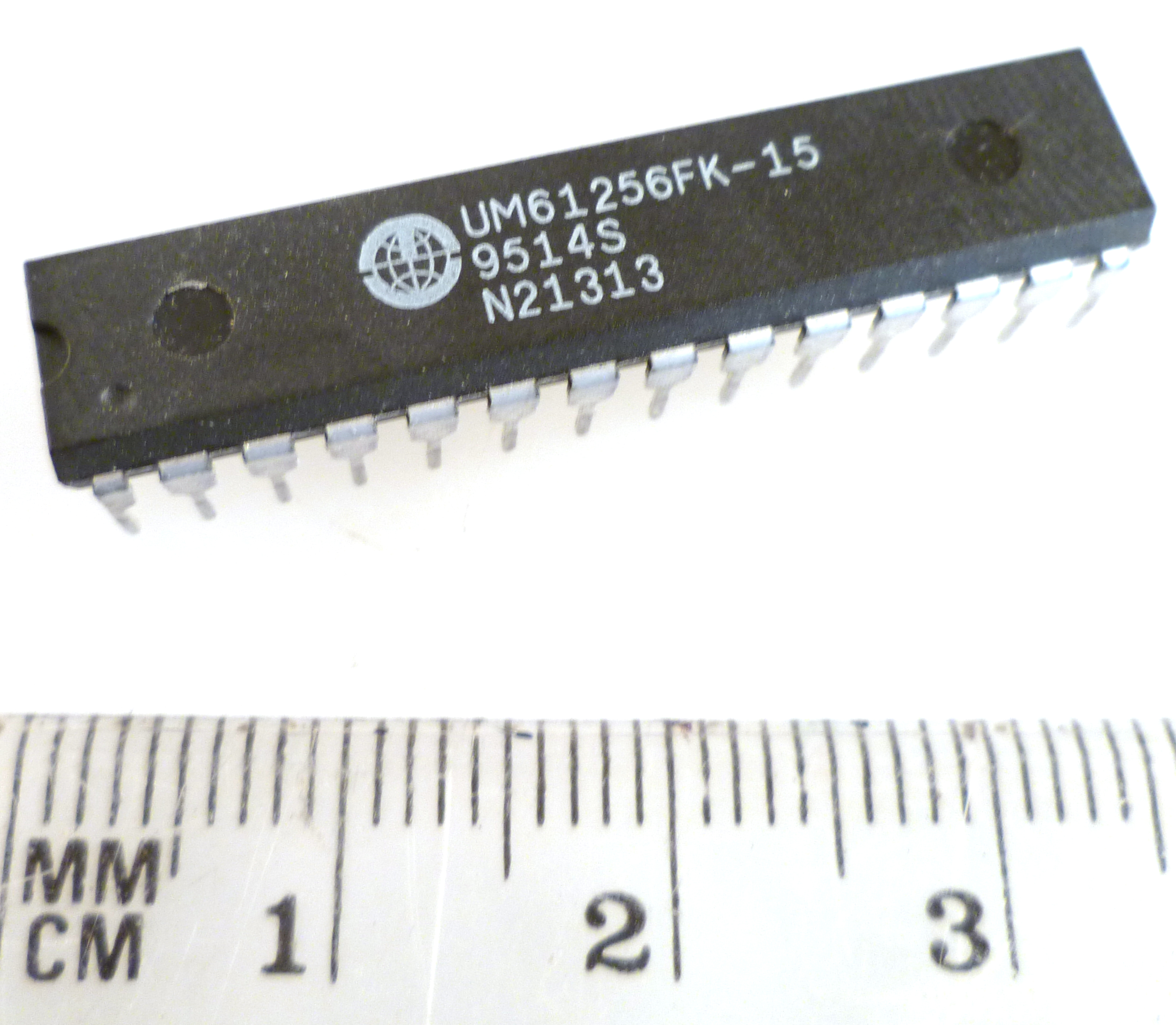 Utron UM61256FK-15 32K x 8 Bit High Speed CMOS SRAM OMB2-26K | Rich ...