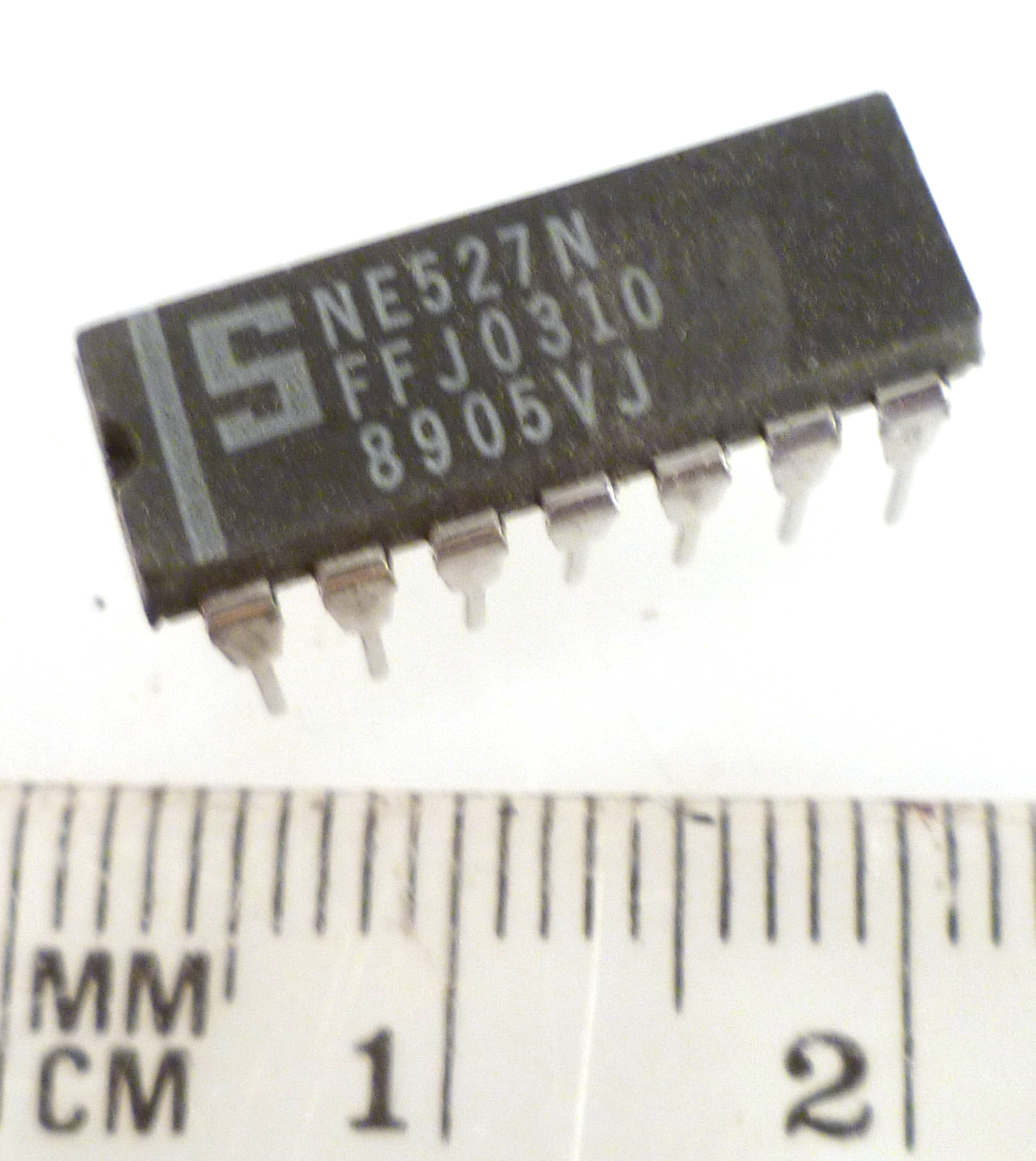 Signetics NE527N High-Speed Analog Voltage Comparator 14PDIP OMS1-32A ...