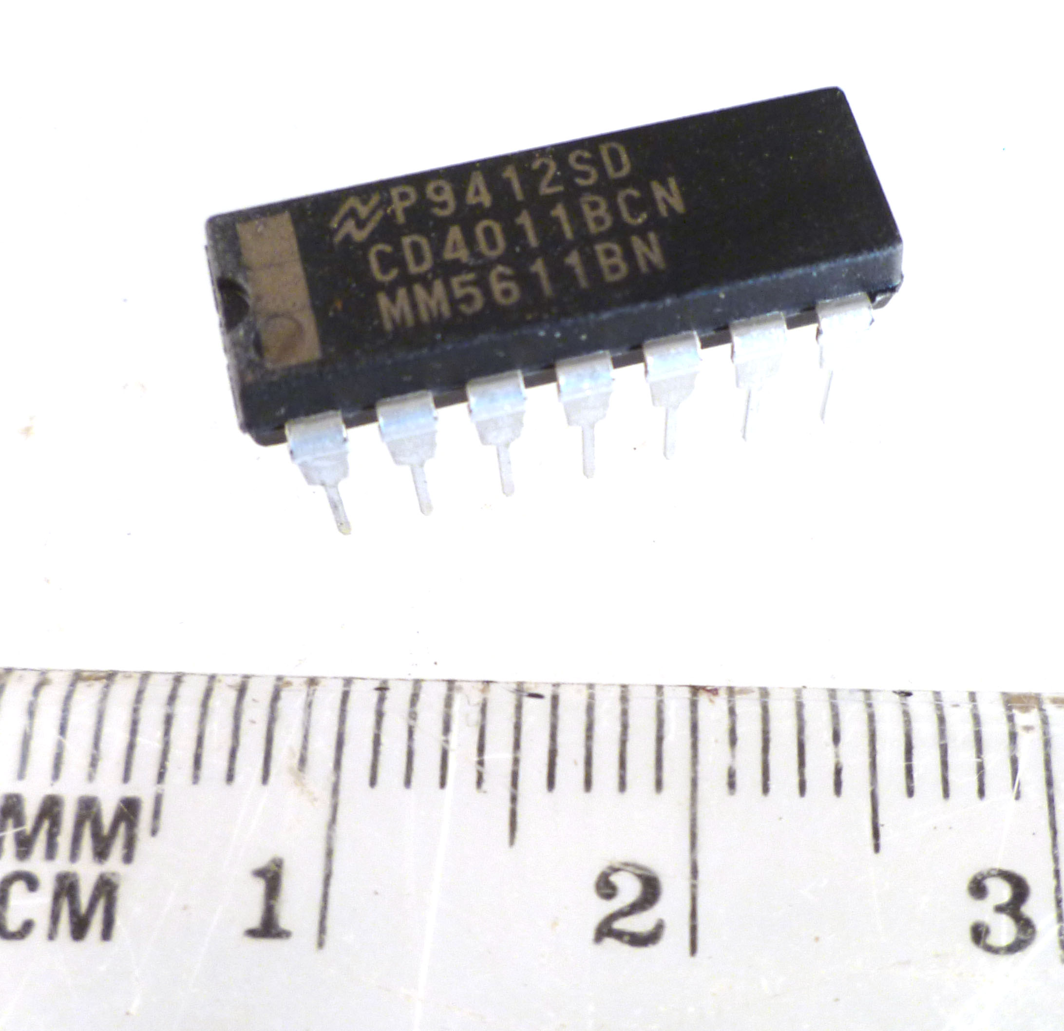 NS DM54LS04J/883 Inverter Gate DIP14 Milspec MBF028E | Rich Electronics