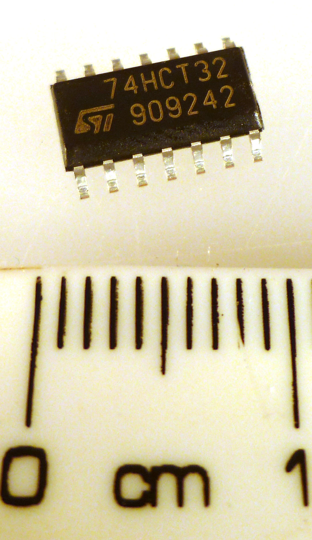 STMicroelectronics 74HCT32 CMOS 2-INPUT OR GATE OMA046XXXB | Rich Electronics