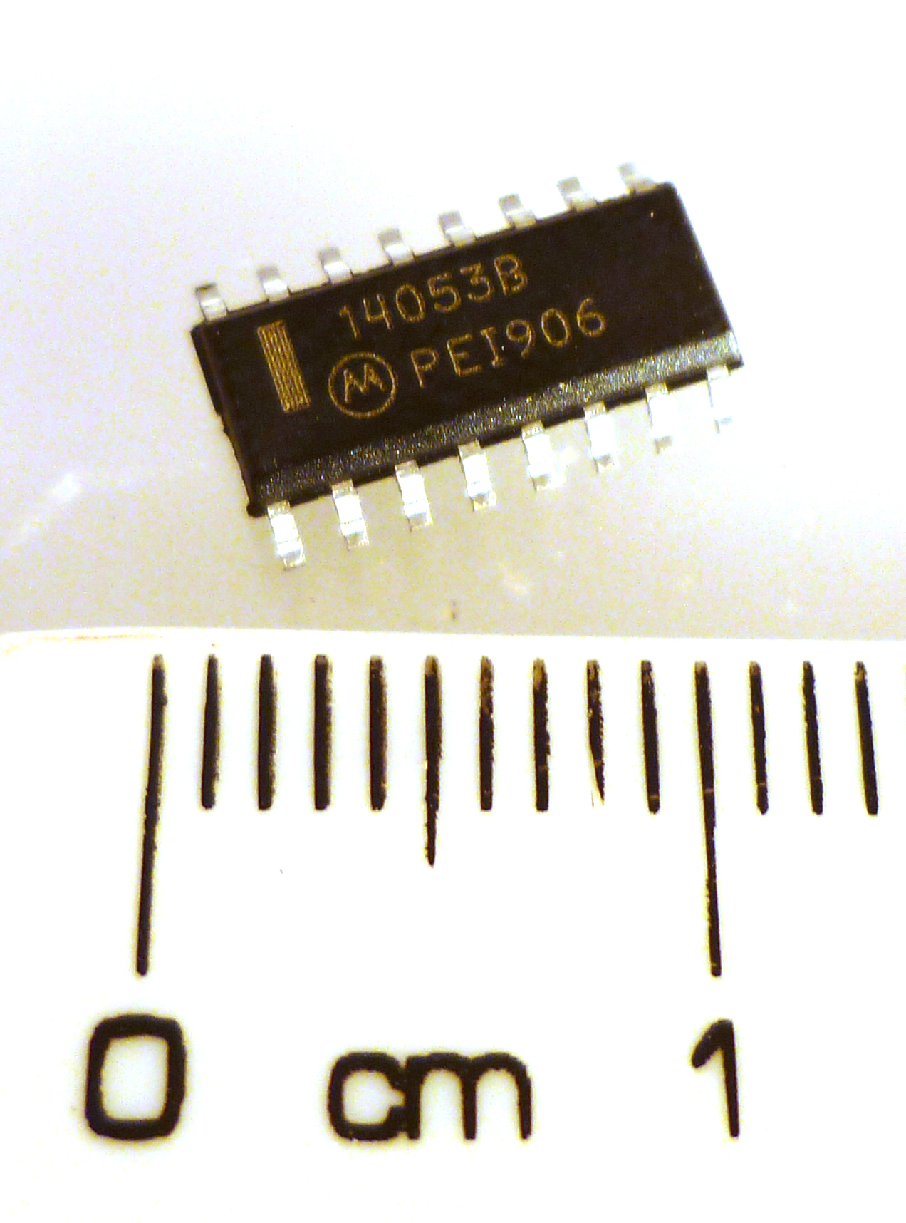 Motorola MC14053B Analog Multiplexer Triple SPDT Switch SOIC–16 OMS1 ...