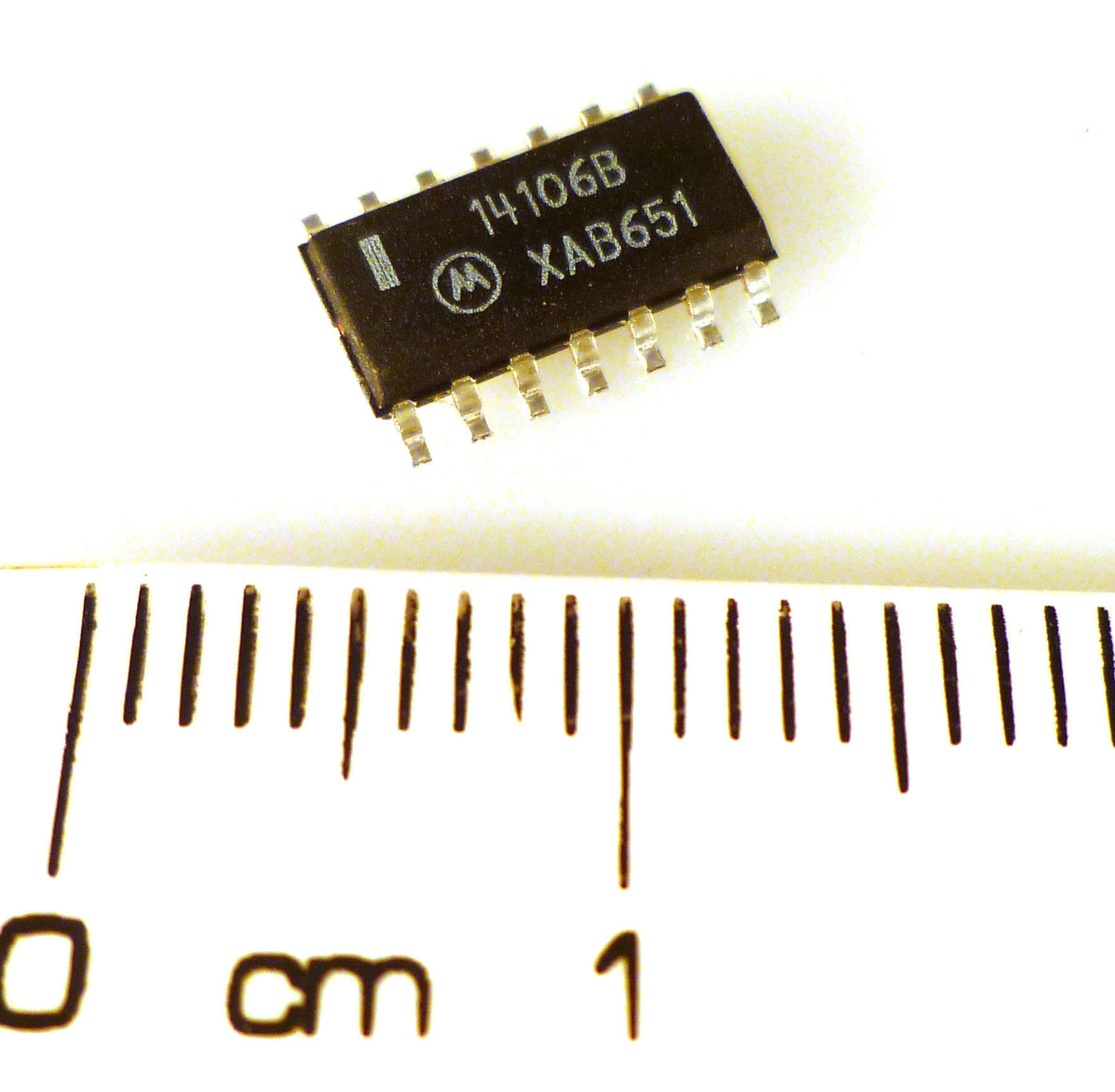Motorola 14106B hex Schmitt Trigger SOIC-14 OMS1-12J | Rich Electronics