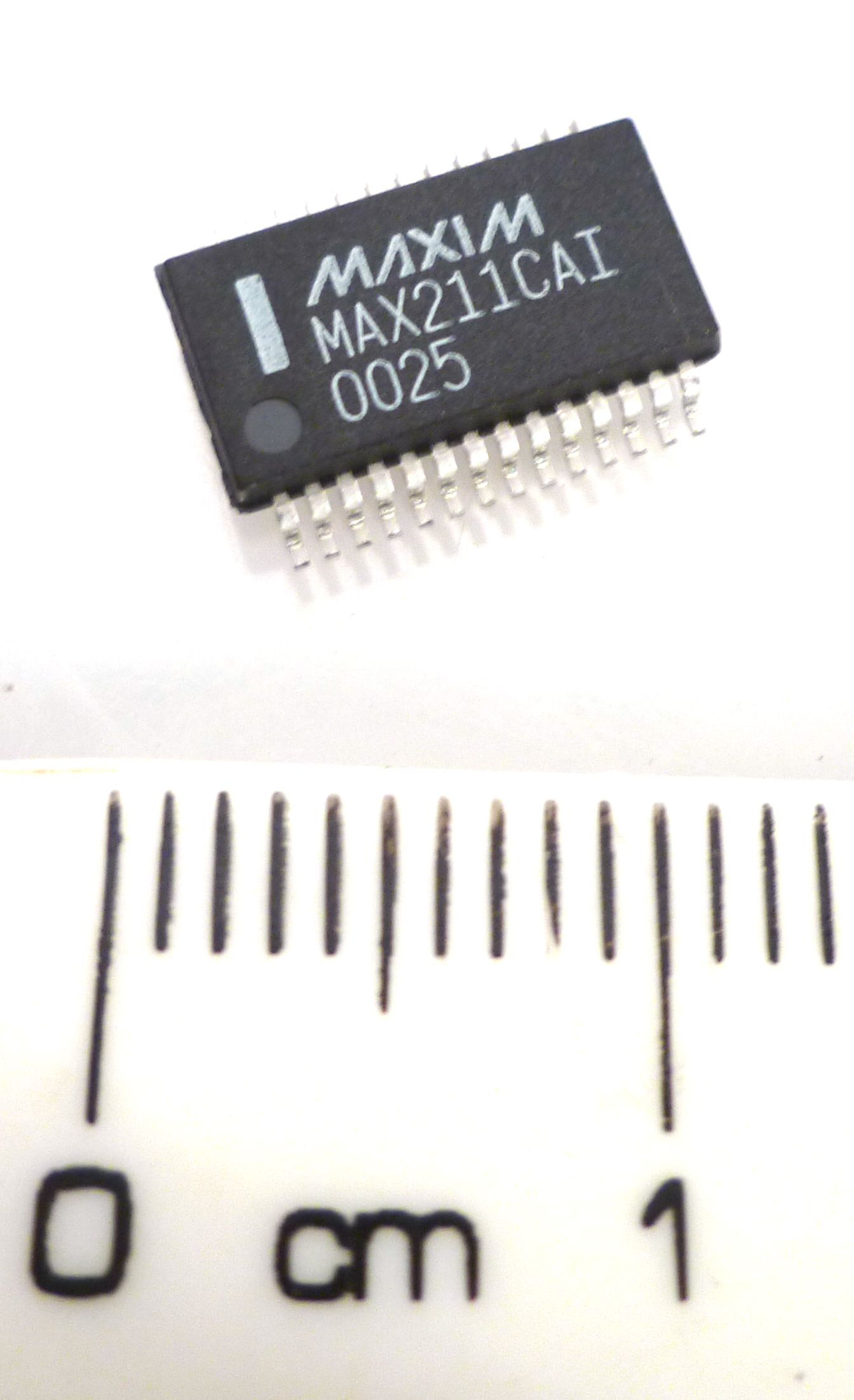 Maxim MAX211CAI RS-232 Transceiver SSOP-28 OMS1-13J | Rich Electronics