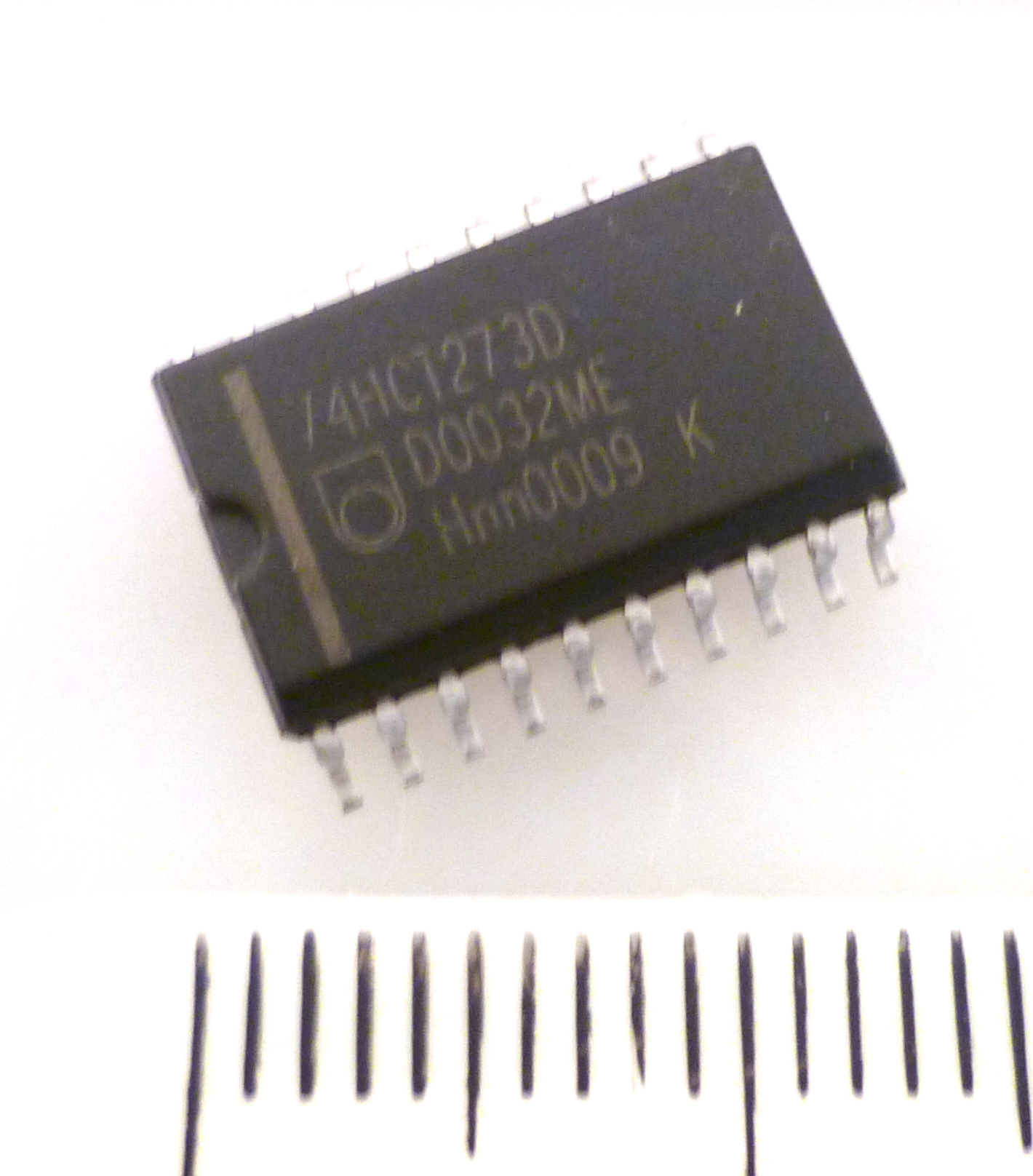 Philips 74HCT273D Octal Positive-Edge Triggered D-type Flip-Flop OMS1 ...