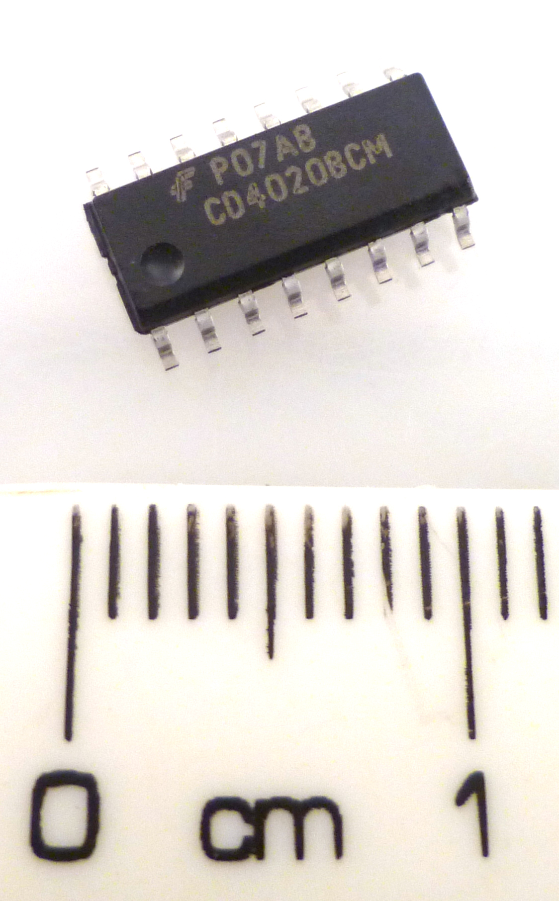 STMicroelectronics HCF4093 Quad 2-input NAND Schmitt trigger 14-SOIC ...