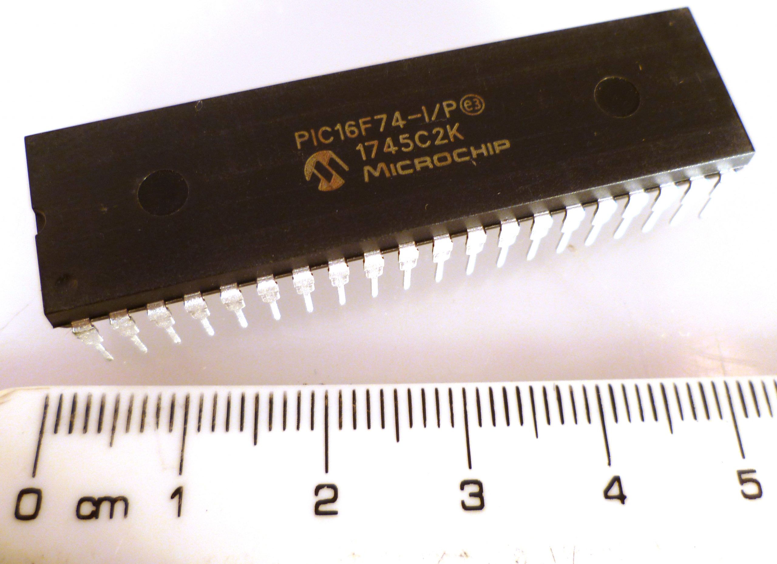 Microchip PIC16F74-I/P FLASH-Based 8-Bit CMOS Microcontroller OT0087K | Rich Electronics