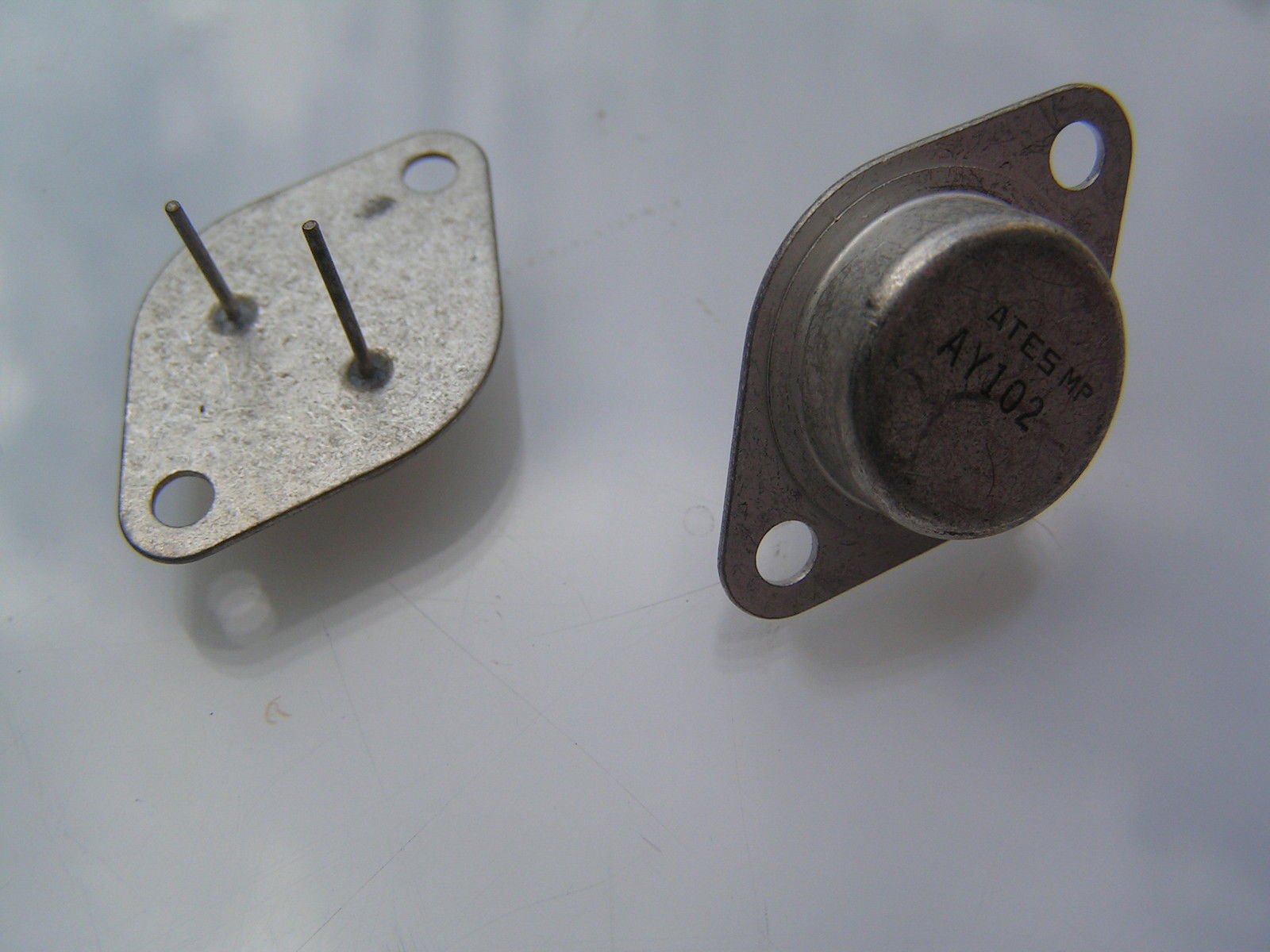 ATES AY102 Germanium damper/booster diode 320V 7A TO3 OM0142 | Rich ...