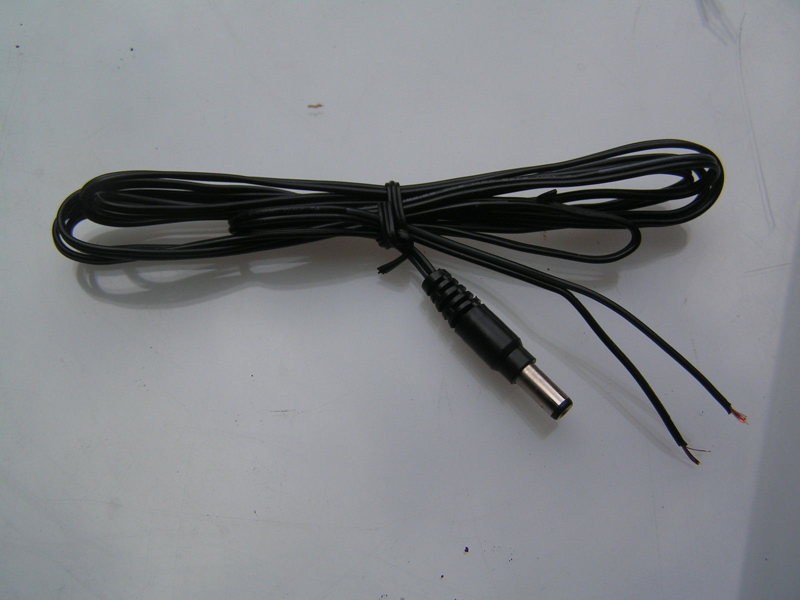 DC Power Lead 5mm Barrel 2.1mm Centre Bared Ends 1.5m Long OM1083A ...