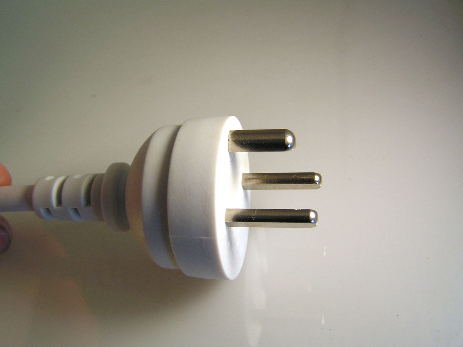 Danish Apple Mains Lead White 3 Pin Grounded Power Plug - Round Flange ...