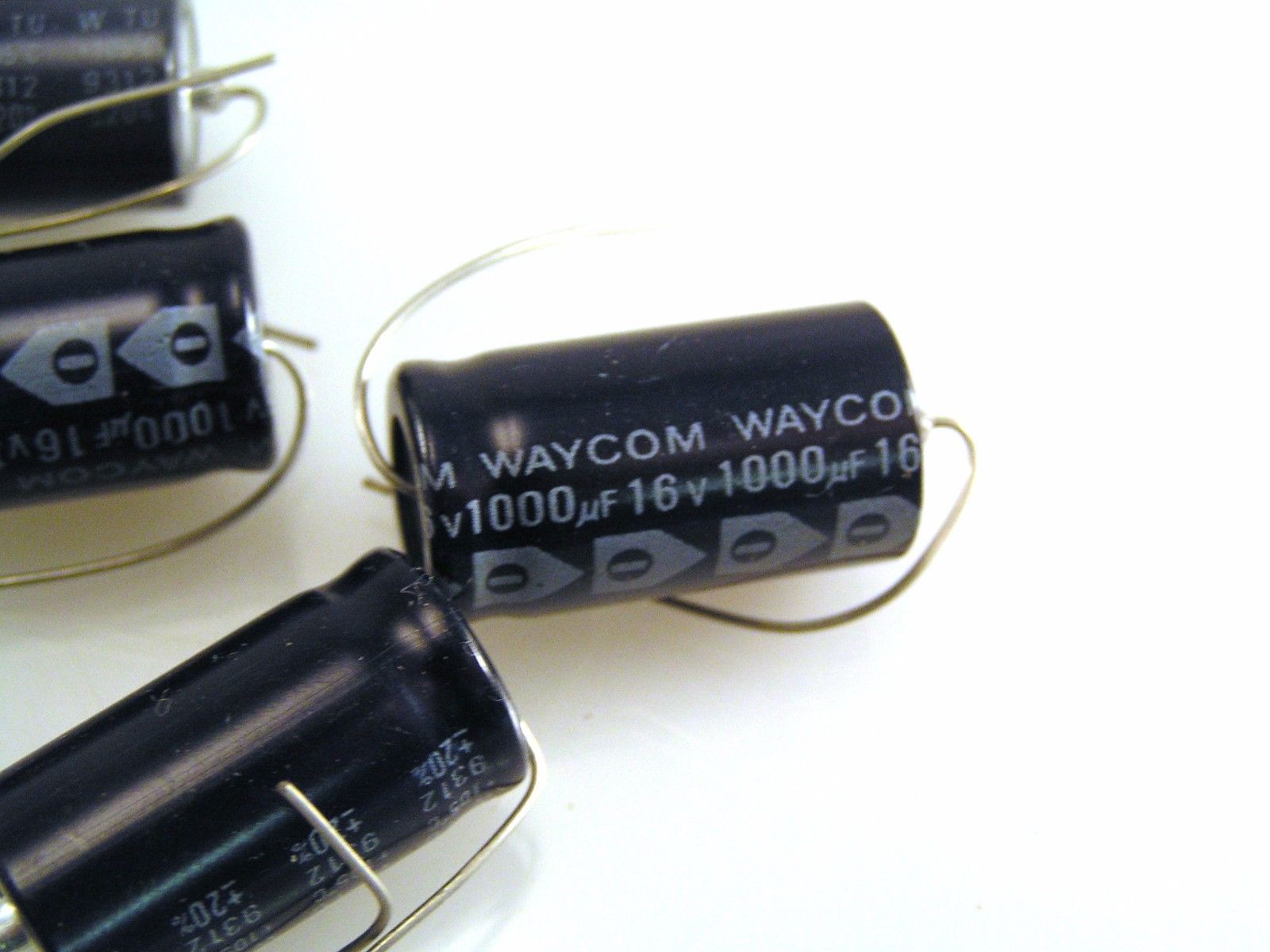 Waycom Aluminium Axial Electrolytic Capacitor 1000uF 16V 105'C 5 Pieces ...