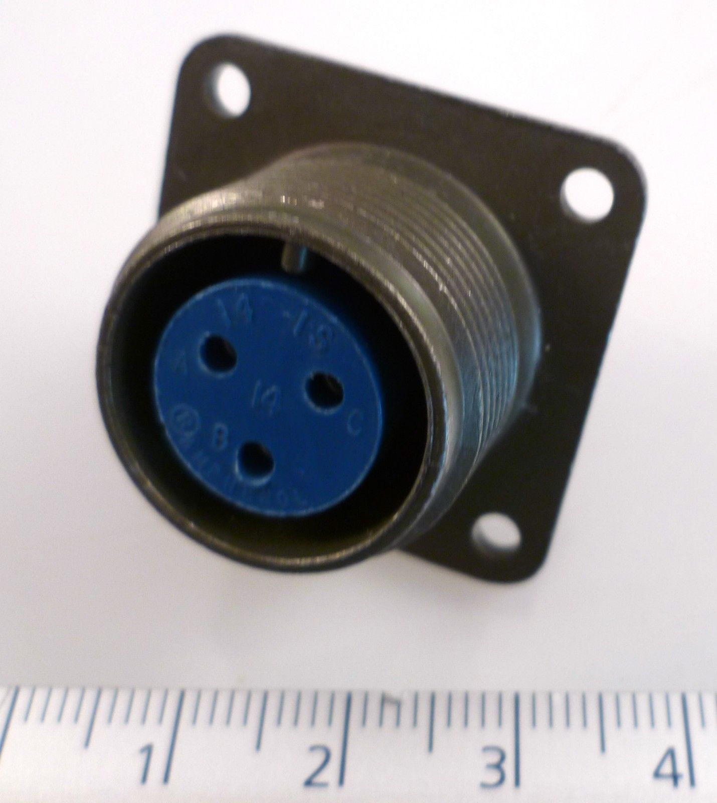 Amphenol MS3100F-14S-1S 3 Way Box Mount MIL Spec Circular Socket ...