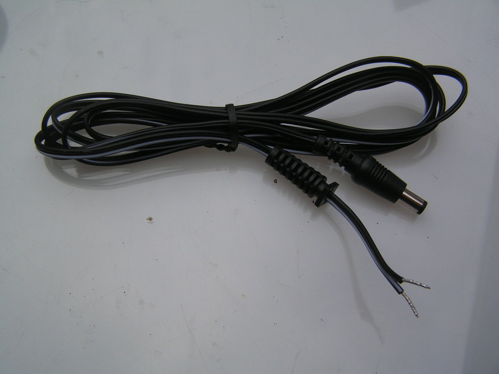 DC Power Lead 5mm Barrel 2.1mm Centre Tinned Ends 1.8m Long OM1083 ...