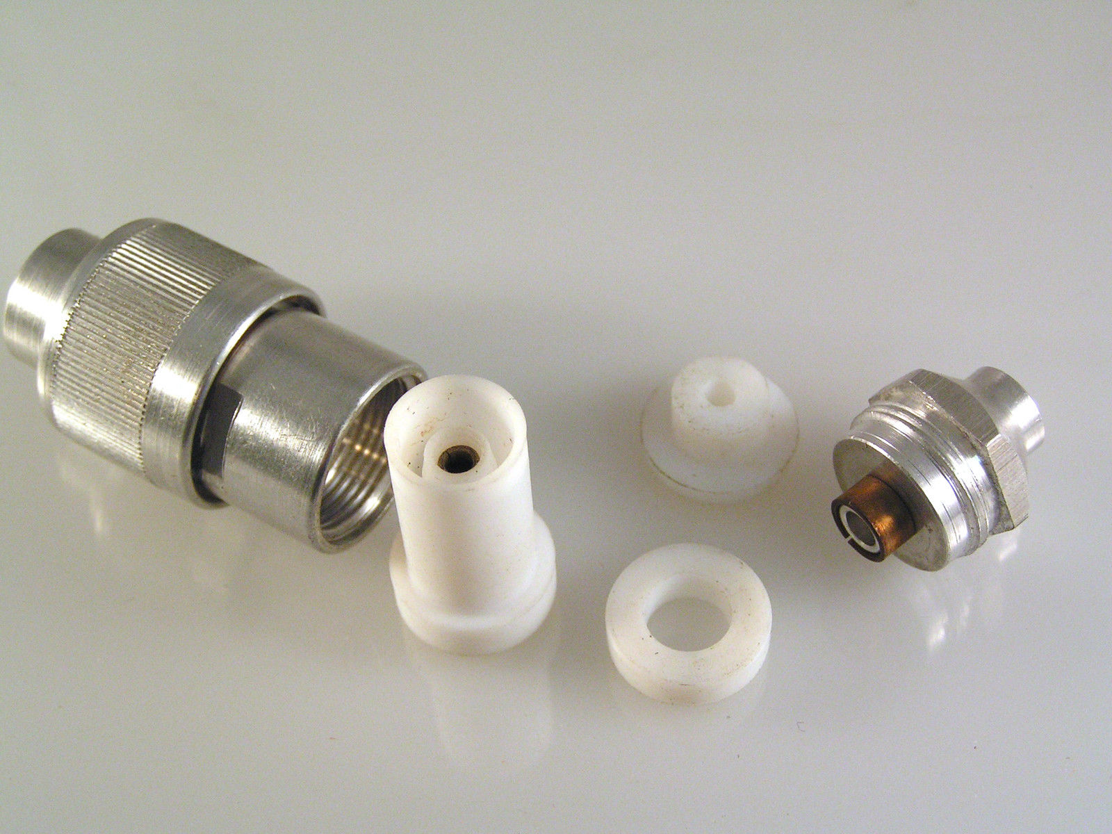 P.E.T. Connector Single Pin Socket OM510F | Rich Electronics