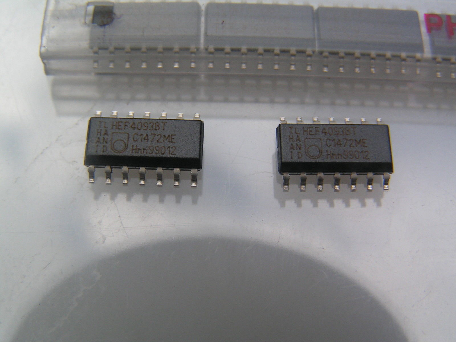 Philips HEF4093BT Quad 2-input NAND Schmitt trigger SO14 5 Pieces ...