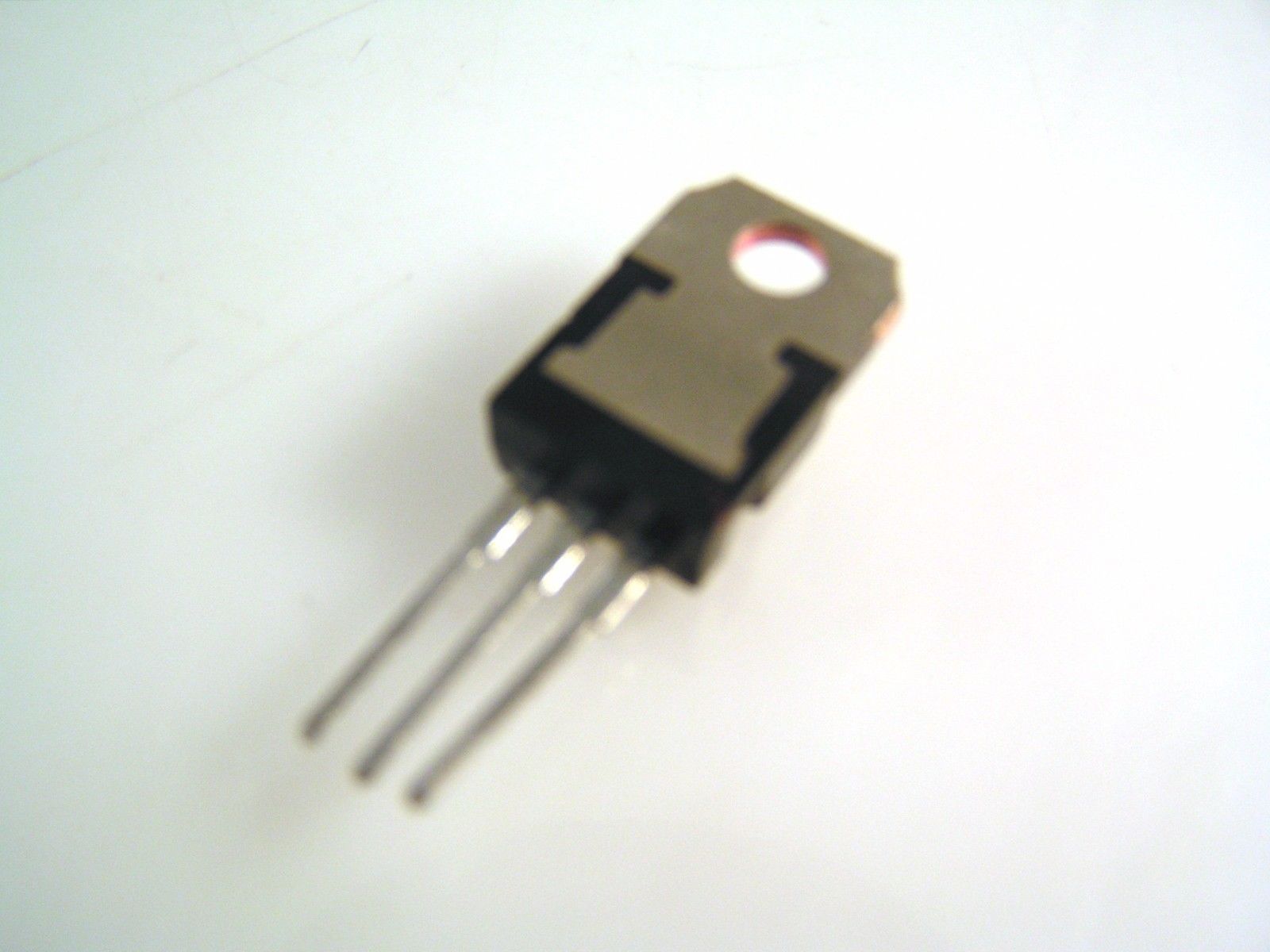 ST L7905CV Linear Voltage Regulators 5.0V 1.5A Negative 5 Pieces OMB2 ...