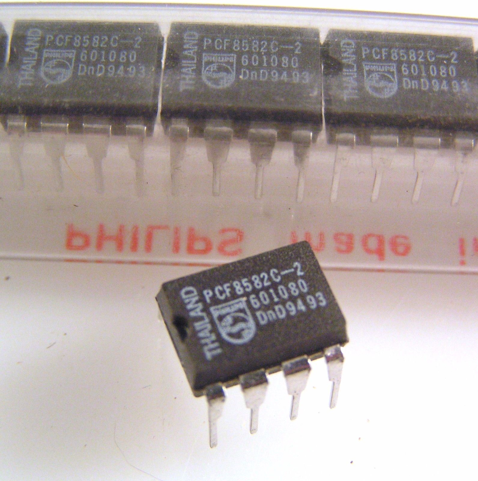 Philips PCF8582C-2 256 × 8-bit CMOS EEPROM with I2C-bus Interface ...