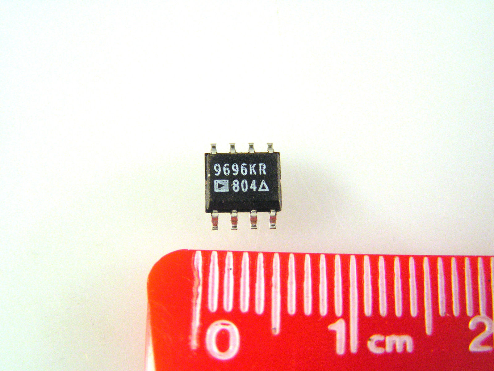 ANALOG DEVICES AD9696KR IC SMD Ultrafast TTL Comparator OM0091 | Rich Electronics