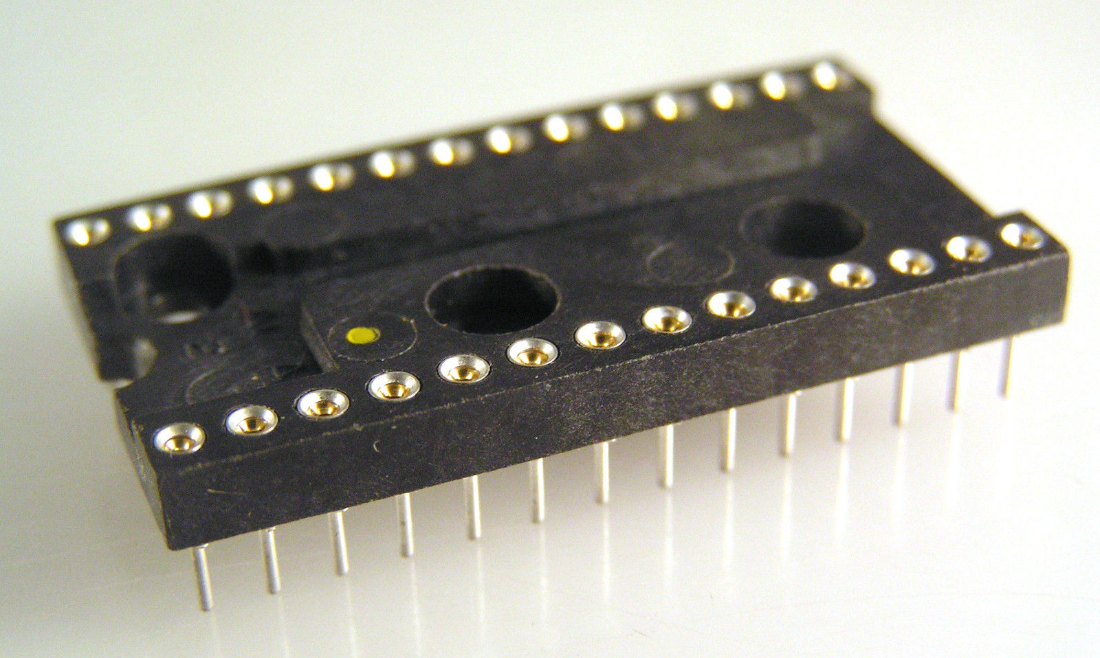 Augat 528AG11D 28 Way Turned Pin IC Socket Solid Frame OLA2-18 | Rich ...