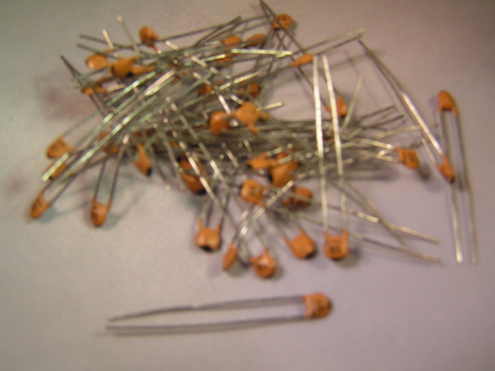 FEC Type 219575 2pf 50v 5% 2.54mm pitch Ceramic Disc Capacitor 100 ...