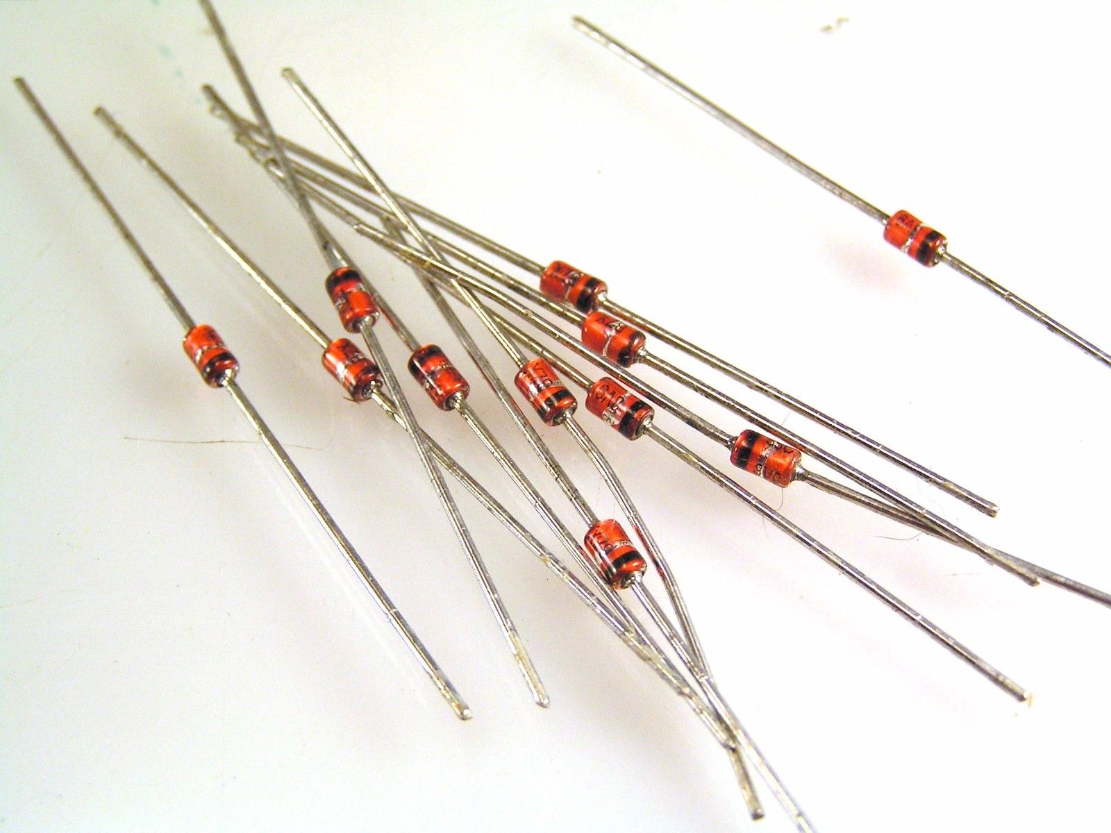 ITT BZX85C3V9 Zener Diode 3.9V 1 W DO41 30 Pieces OMB3-39 | Rich ...