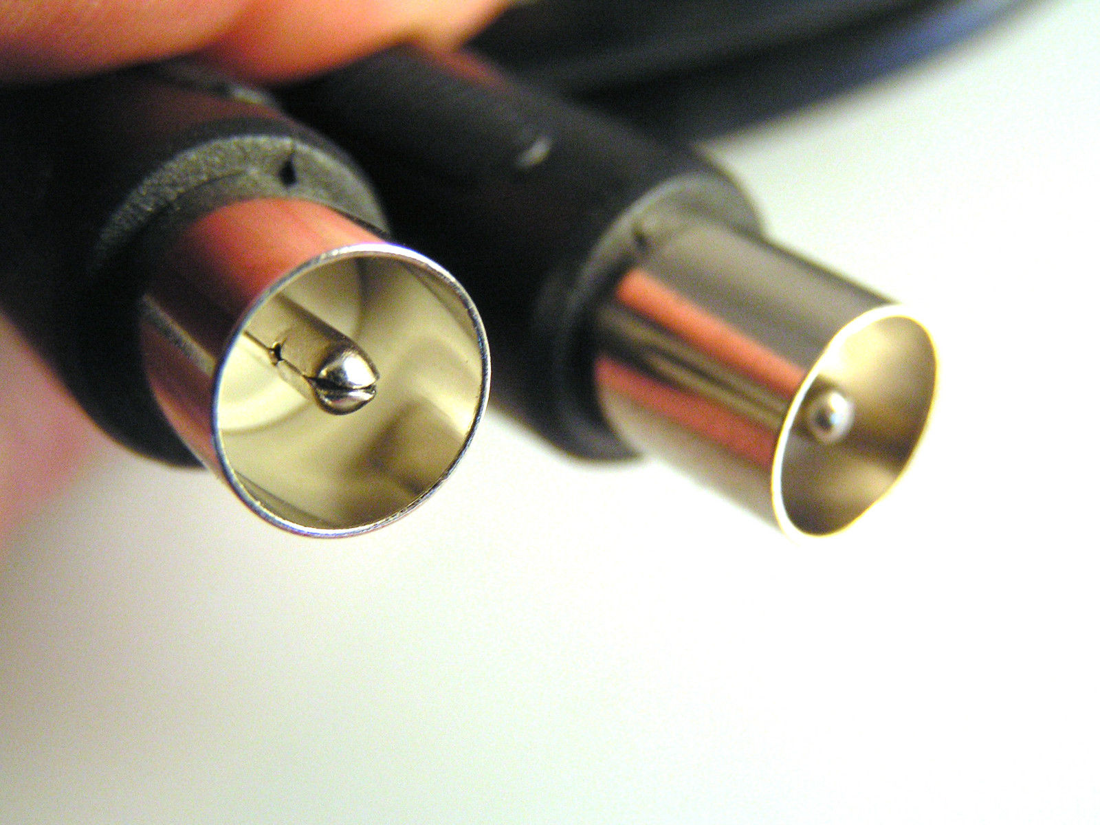 TV Aerial 4 Metre Cable 75 Ohm Coax Plug to Plug Lead OM0638 | Rich ...