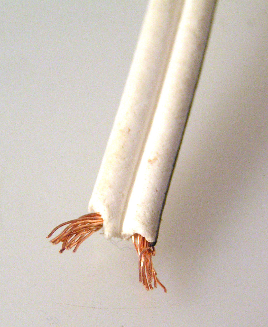 White Speaker Wire 2 Bonded Insulated Cores Polarity Stripe 20 Metres