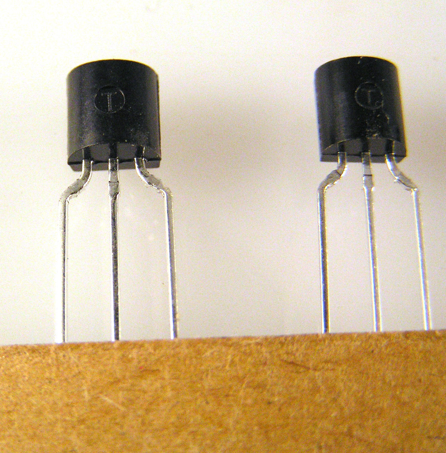 Diotec BC559B PNP Transistor TO92 Bipolar 30V 100mA 500mW 10 Pieces ...