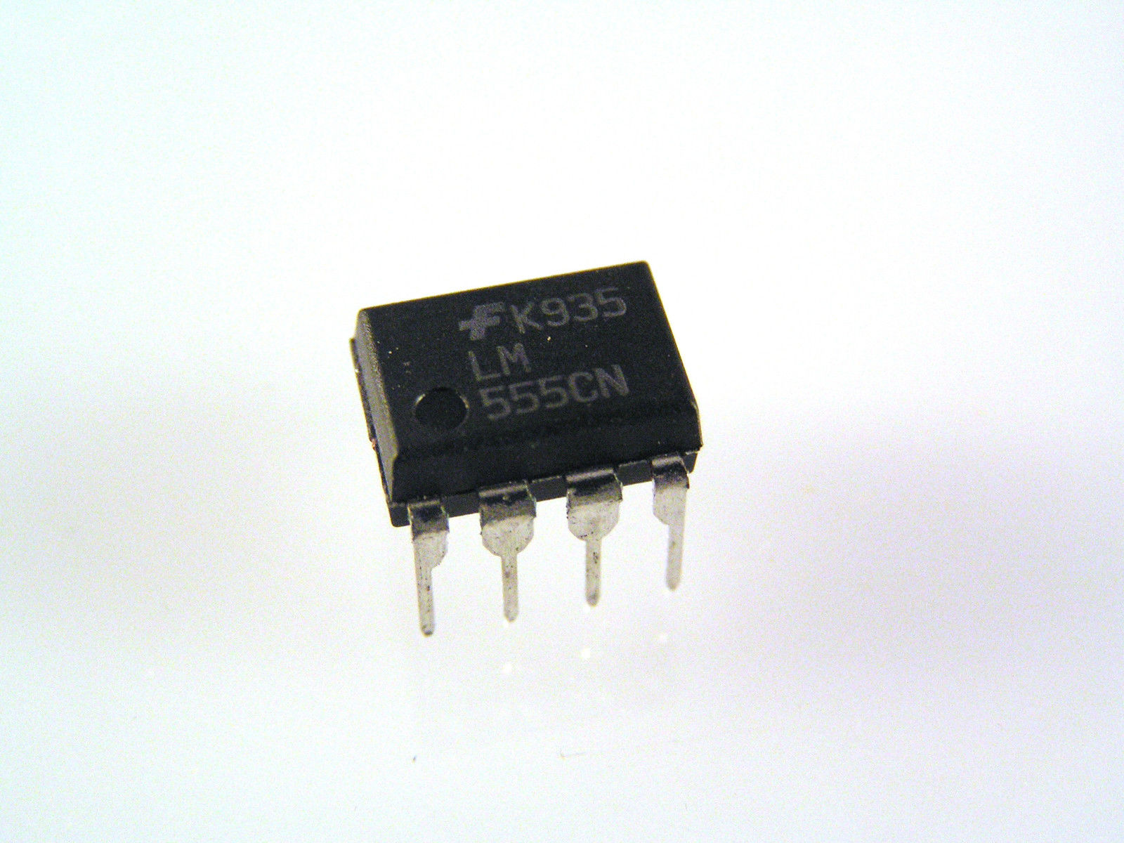 Fairchild LM555CN Single Chip Timer 8 Pin DIP OM0008N | Rich Electronics